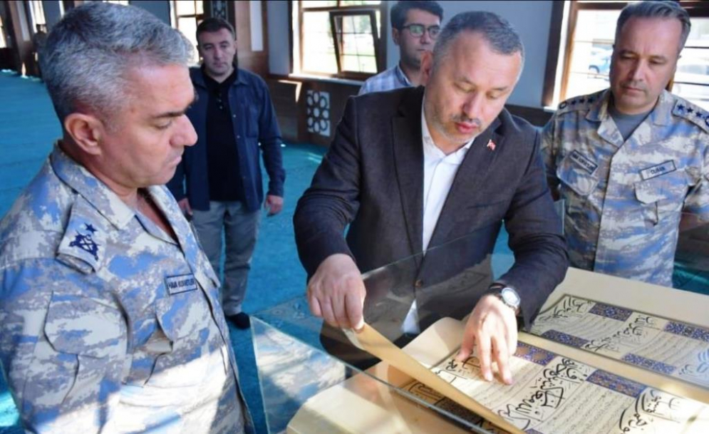 Özel basım Kur’an-ı Kerim Kütahya Zafer Cami’nde sergilendi | Türkiye ...