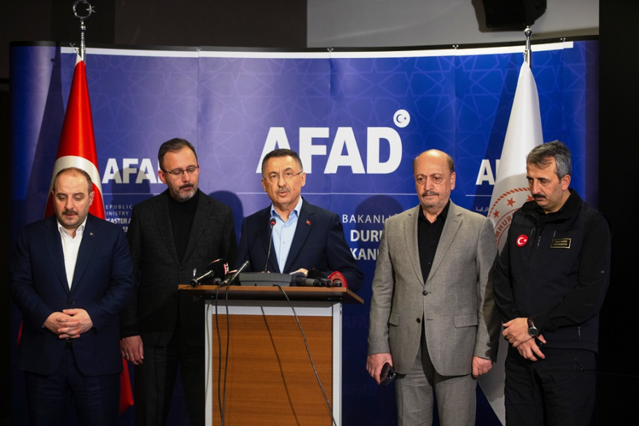 Cumhurbaşkanı Yardımcısı Oktay , AFAD Acil Durum Yönetim Merkezi’nde ...