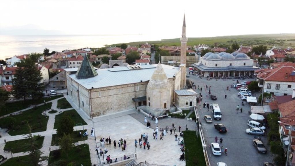 Konya’nın Beyşehir ilçesindeki 723 yıllık Eşrefoğlu Camisi’ni, 2 ayda ...